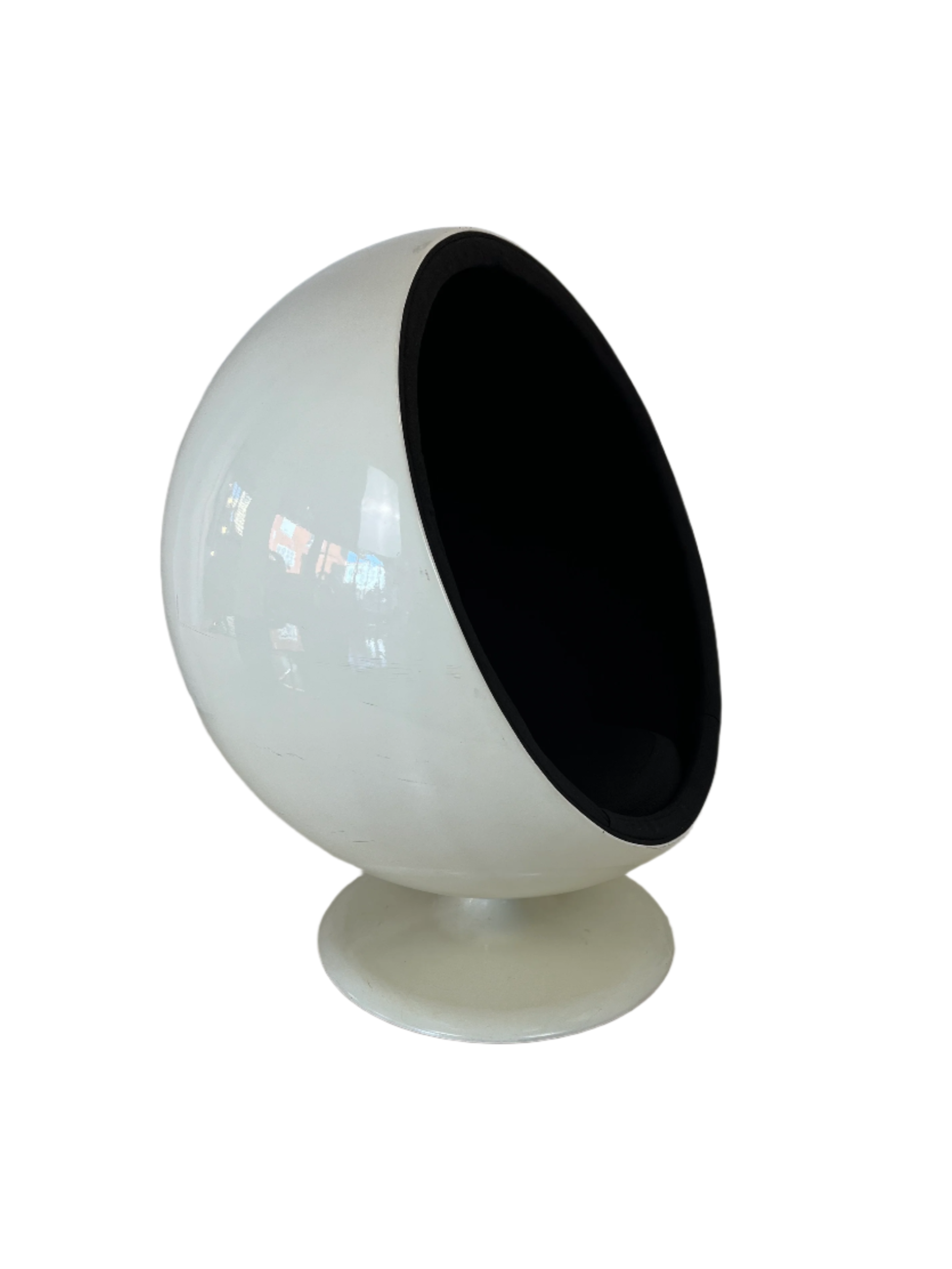 Iconic Ball chair in Space Age Design – Curiouz