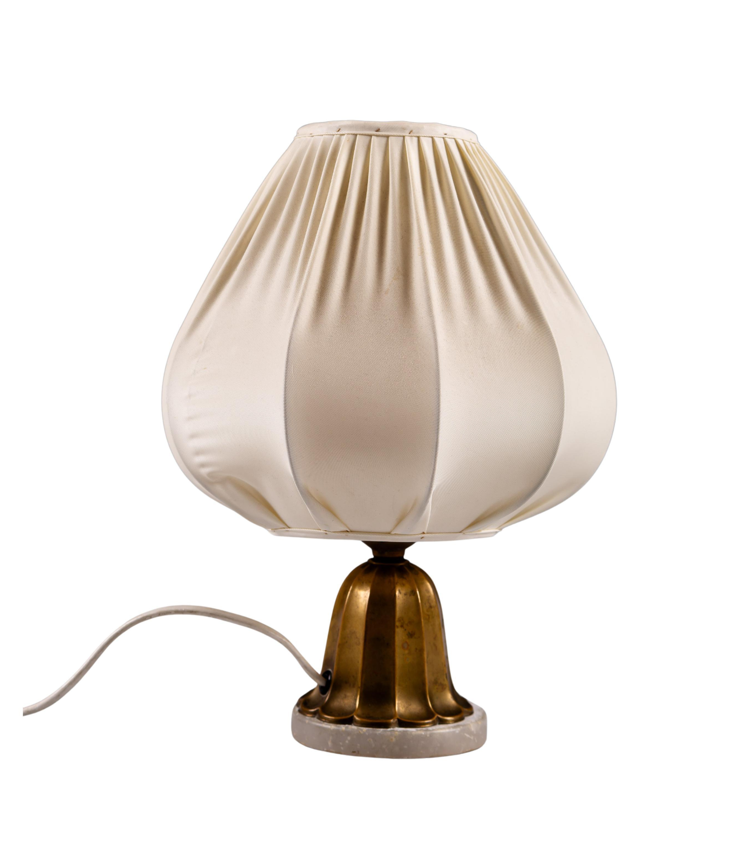 Finnish art deco brass table lamp from 20th century – Curiouz